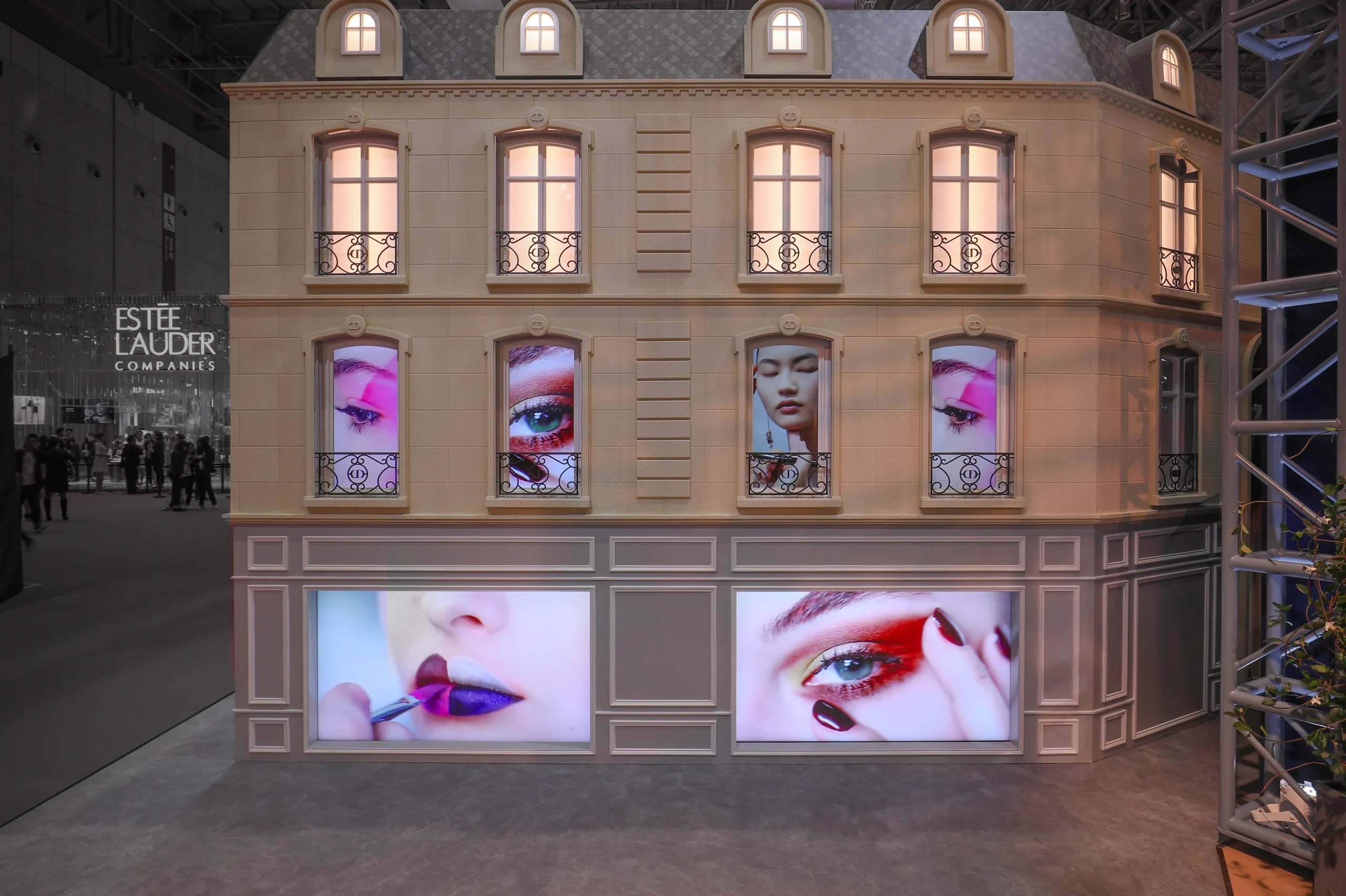 Dior immersive experience | Golden Mama